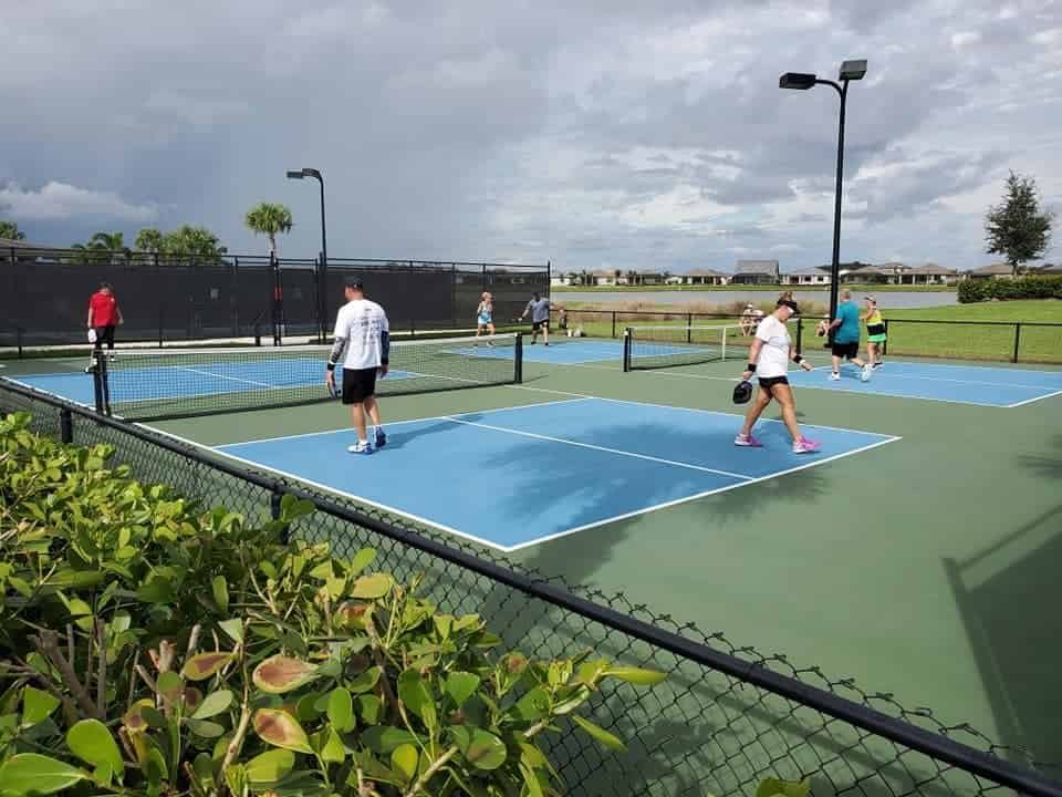 Tips for Playing Pickleball in Windy Conditions - PICKLEBALL PEAK